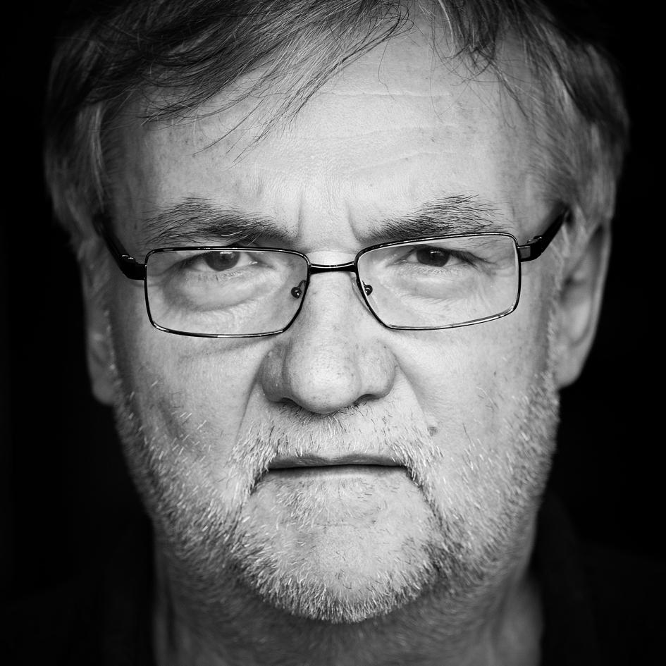 Jerzy Pilch nie żyje - Bankier.pl
