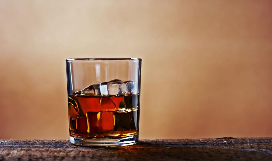Polak wypija 12,5 litra alkoholu rocznie - Bankier.pl Polak wypija 12,5 litra alkoholu rocznie - Bankier.pl