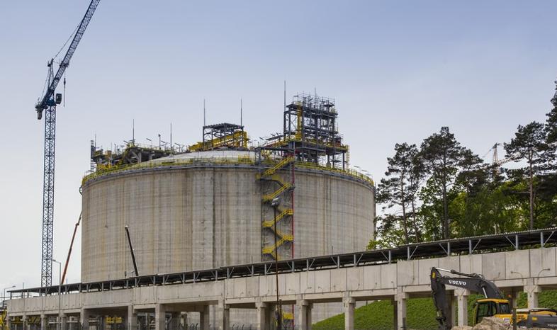 Pierwsze statki z LNG w Świnoujściu w tym roku - Bankier.pl