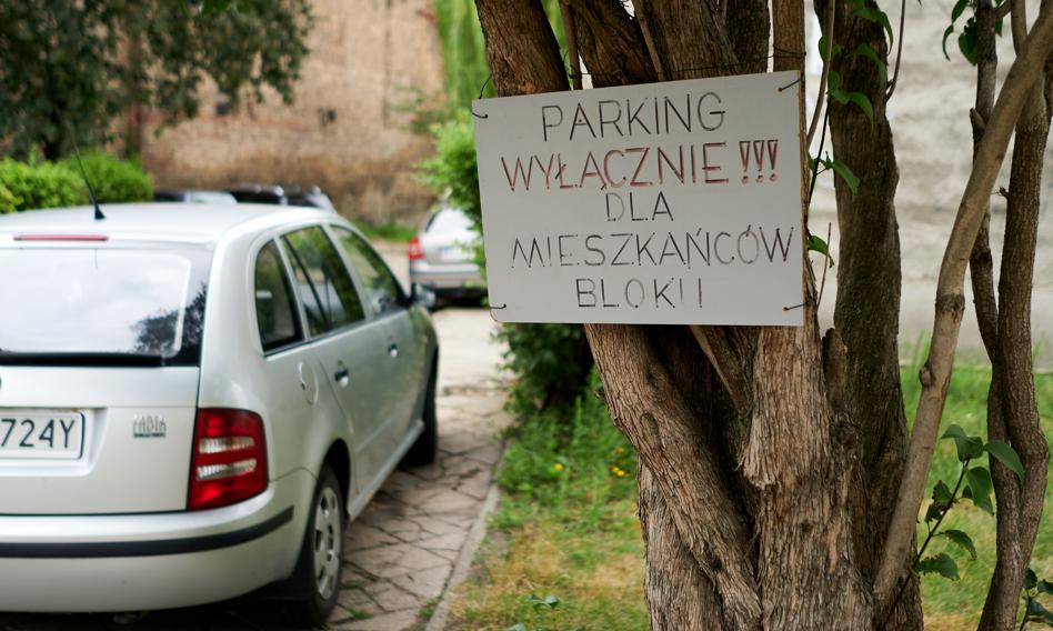 Parkingowy horror Polaków. Miejsca postojowe i garaże pilnie ... Parkingowy horror Polaków. Miejsca postojowe i garaże pilnie ...